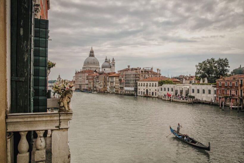 Venice: Gondola Ride and a Gala Dinner in a Venetian Palace - A Closer Look at the Experience
