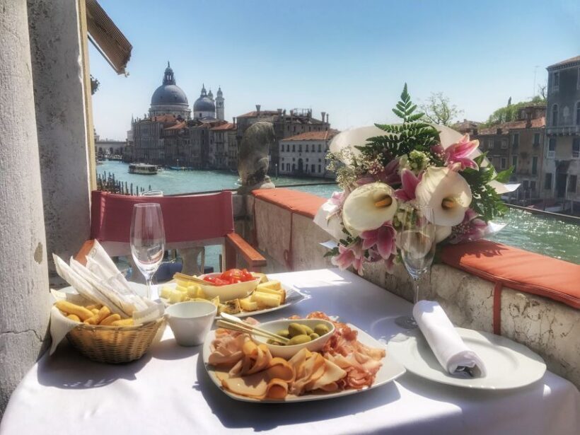 Venice: Gondola Ride and a Gala Dinner in a Venetian Palace - Frequently Asked Questions
