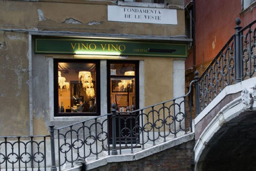 Venice: Gondola Ride and Dinner Experience - Key Points