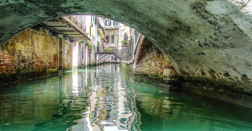 Venice: Gondola Ride and St. Mark's Basilica Tour - Key Points