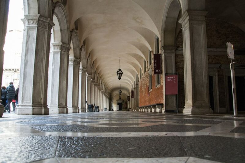 Venice: Gondola Ride & Doges Palace Guided Tour - Doges Palace Visit