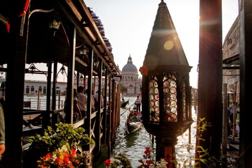 Venice: Gondola Ride with Live Guide or Audio Guide - An In-Depth Look at the Venetian Gondola Tour