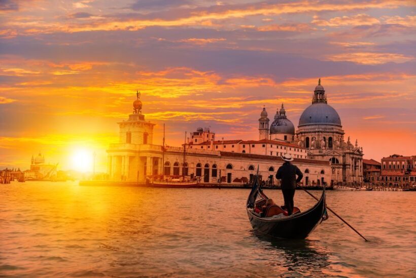 Venice: Gondola Tour under the Bridge of Sighs & Audio Guide - Key Points