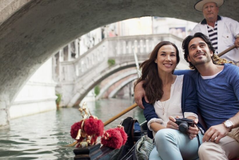 Venice: Grand Canal by Gondola with Live Commentary - Key Points