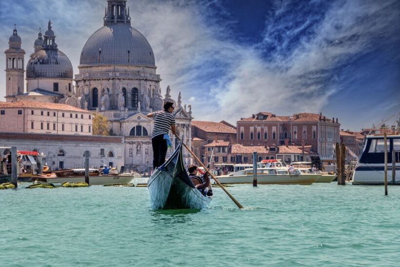 Venice: Grand Canal by Gondola with Live Commentary - The Experience at a Glance