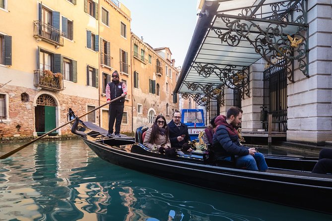 Venice: Grand Canal by Gondola With Live Commentary - Exploring Venices Canals