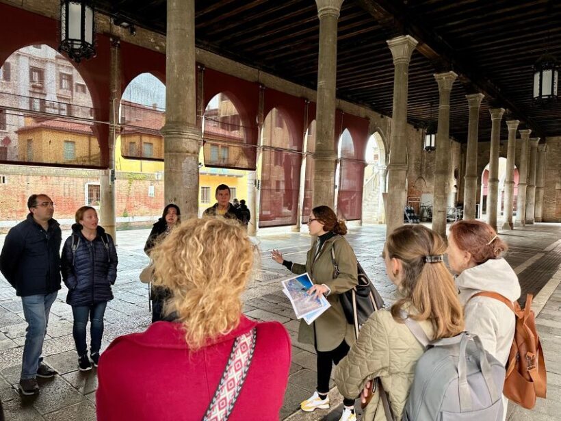 Venice: Guided City Highlights and Street Food Tour - Key Points