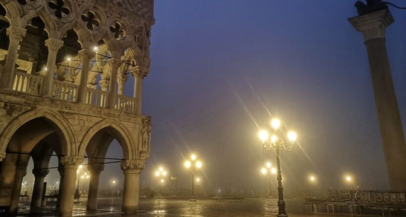 Venice: Guided Night Walking Tour & Saint Mark's Basilica - Key Points