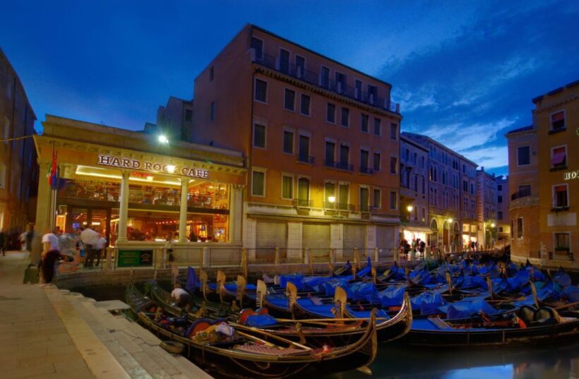 Venice: Hard Rock Cafe with Set Menu for Lunch or Dinner - Key Points