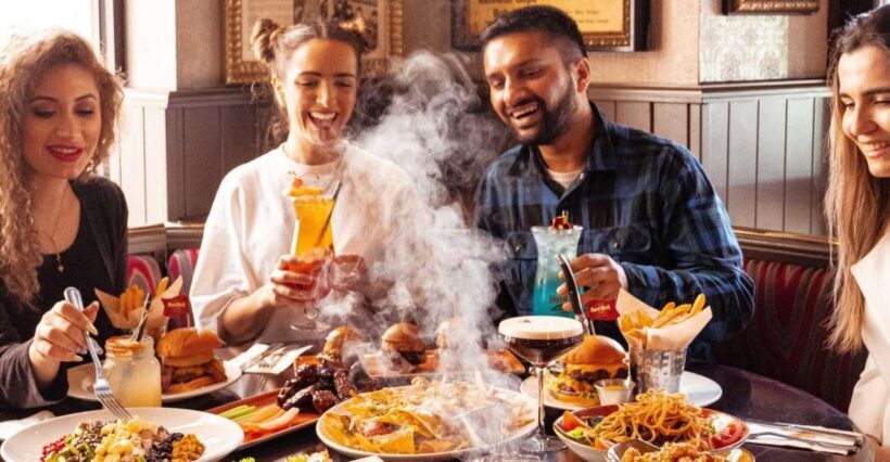 Venice: Hard Rock Cafe with Set Menu for Lunch or Dinner - Who Will Enjoy This Experience?