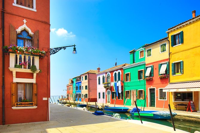 Venice Islands Boat Tour: Murano and Burano - Discovering Buranos Colorful Charm