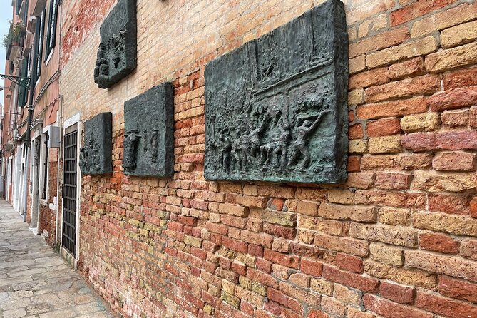 Venice: Jewish Ghetto Walking Tour With Synagogues Visit - Gaining Deeper Understanding Through the Tour