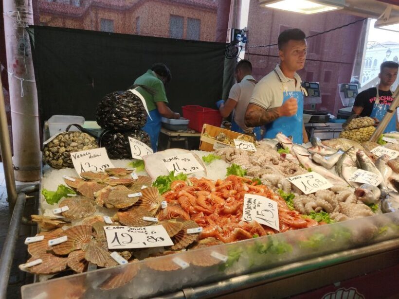Venice: Local Fish Market With Cicchetti, Lunch, and Wine - A Deep Dive into the Experience