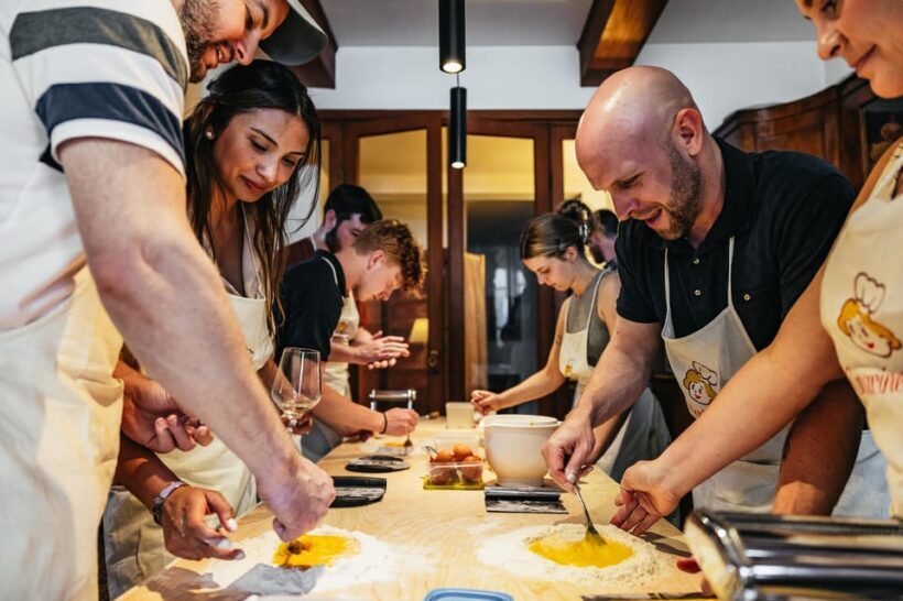 Venice: Pasta and Tiramisu Cooking Class at a Local's Home - When and How to Book