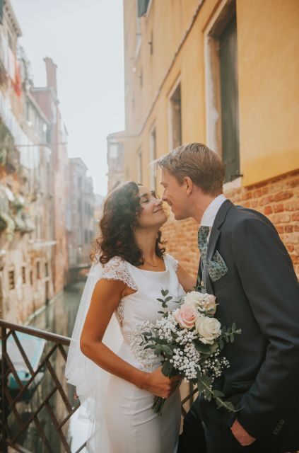 Venice: Photoshoot in Iconic Locations with Photographer - Key Points