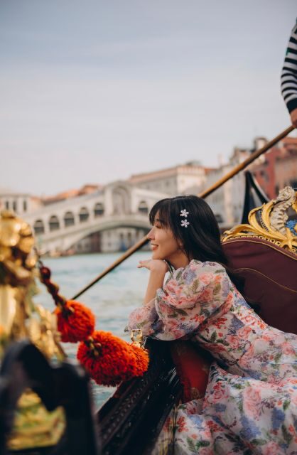 Venice: Photoshoot in Iconic Locations with Photographer - An In-Depth Look at the Experience
