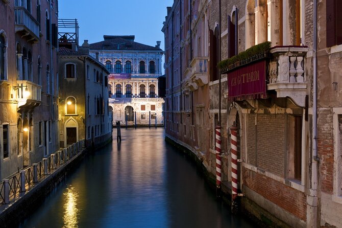 Venice: Private After Dark Tour and Gondola Ride - Appreciating the Citys Architectural Marvels