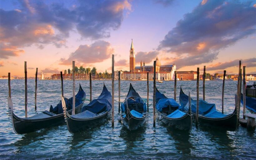 Venice: Private Gondola Cruise for up to 5 Passengers - Authentic Perspectives from Travelers