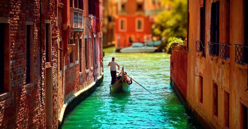 Venice: Private Gondola Cruise for up to 5 Passengers - Cost and Value Analysis