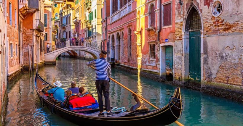 Venice: Private Gondola Ride Experience - Key Points