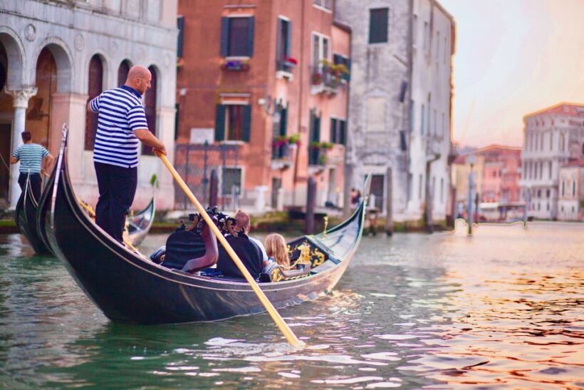 Venice: Private Gondola Ride - Authenticity and Cultural Touches