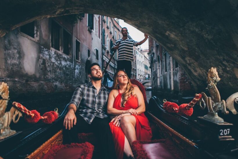 Venice: Private Gondola Ride with Professional Photographer - Key Points
