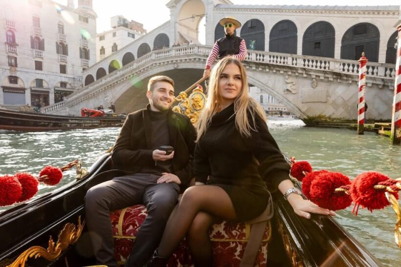 Venice: Private Photoshoot In Gondola - FAQ