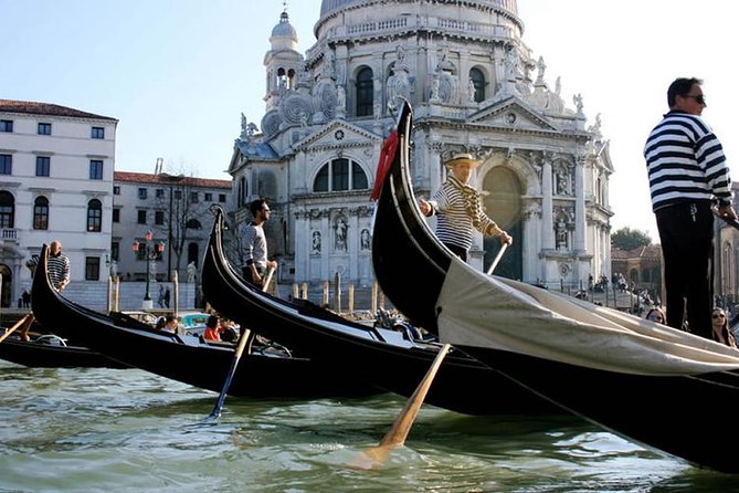 Venice: Private Serenade Gondola Tour - 30 minutes - Accessibility and Limitations