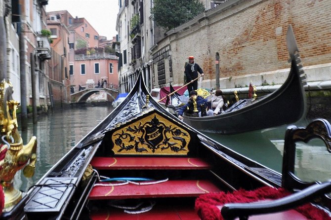 Venice: Private Serenade Gondola Tour - 30 minutes - Who Should Consider This Tour?