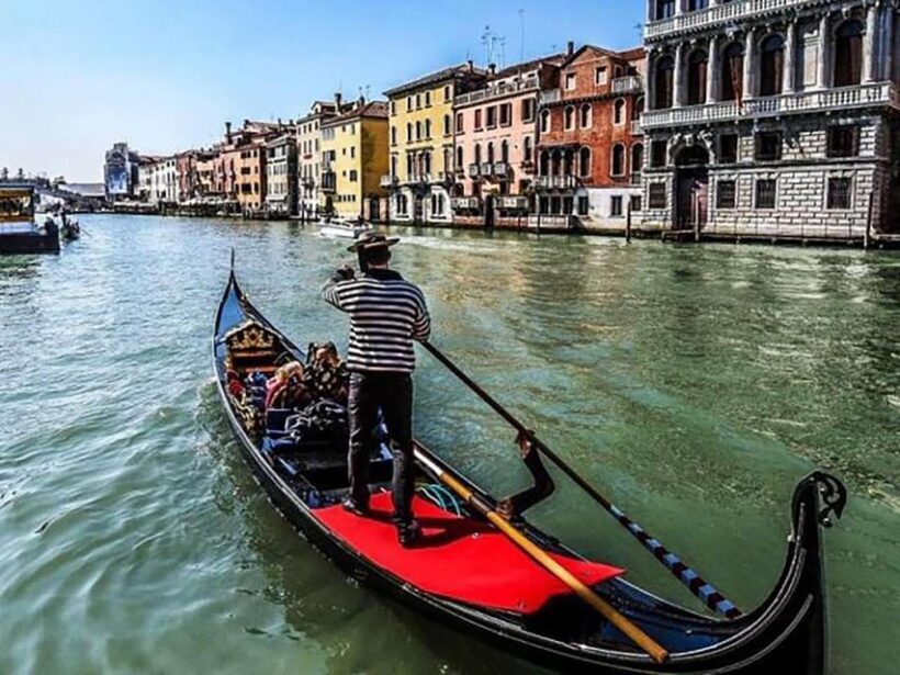 Venice: Rialto Bridge Guided Tour and Shared Gondola Ride - Key Points