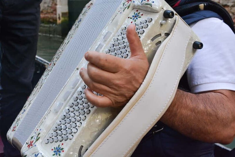 Venice: Romantic Shared Gondola Serenade on the Grand Canal - FAQ