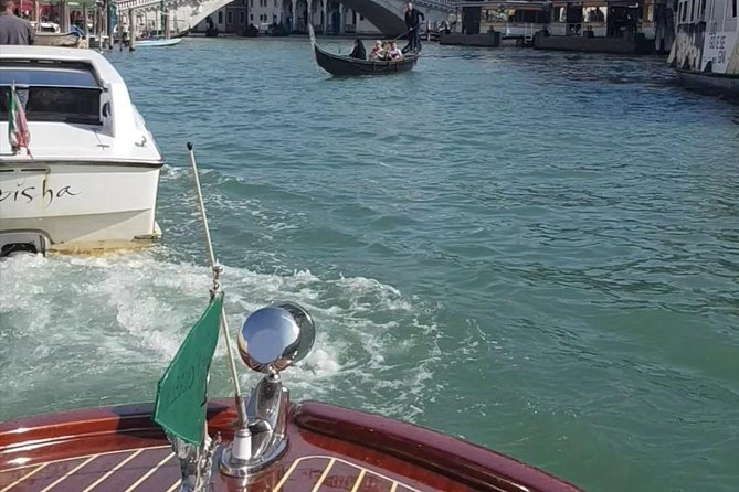 Venice S.Lucia Station to Venice Hotels or viceversa - Who Would Benefit Most?