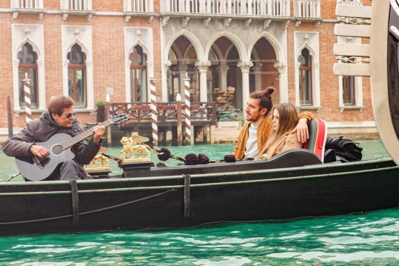 Venice: Shared Gondola Ride and Serenade - FAQ