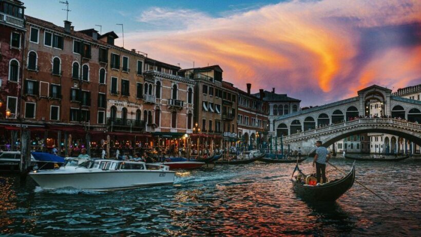 Venice: Shared Gondola Ride at Sunset - Key Points