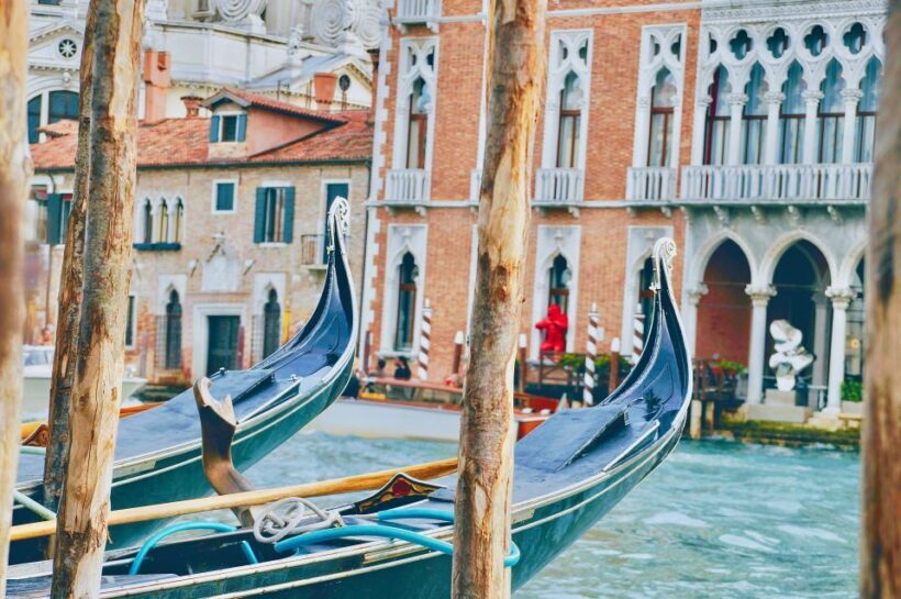 Venice: Shared Gondola Ride through the Lagoon City - The Flavors of the Canal: Views, Atmosphere, and Authenticity