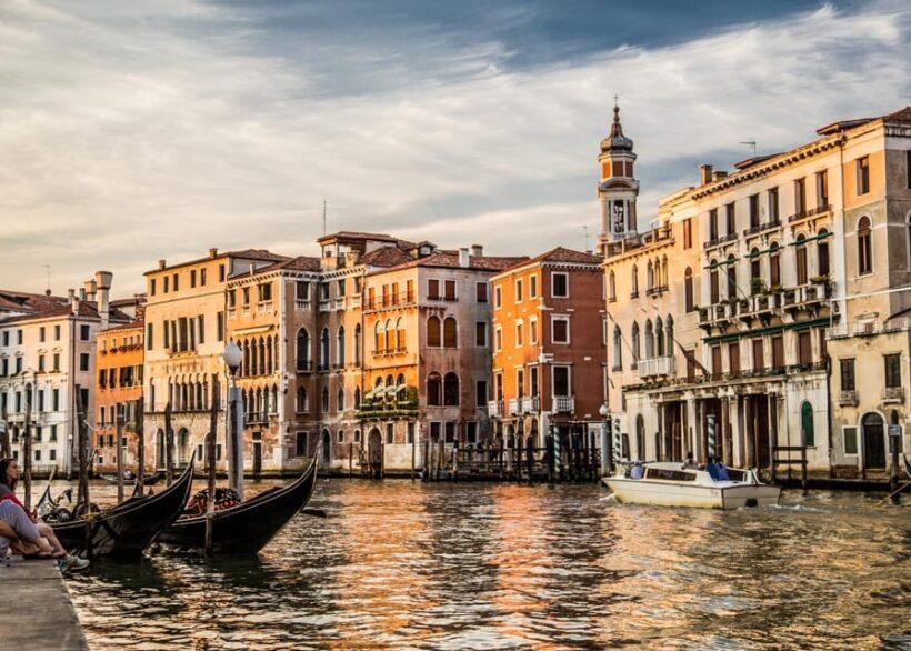 Venice: Shared Gondola Through breathtaking Bridge of Sighs - The Sum Up