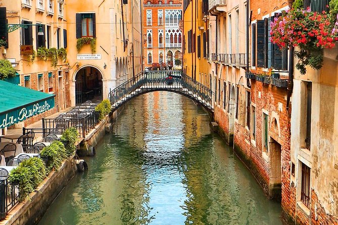 Venice Sightseeing Walking Tour with a Local Guide - Key Points