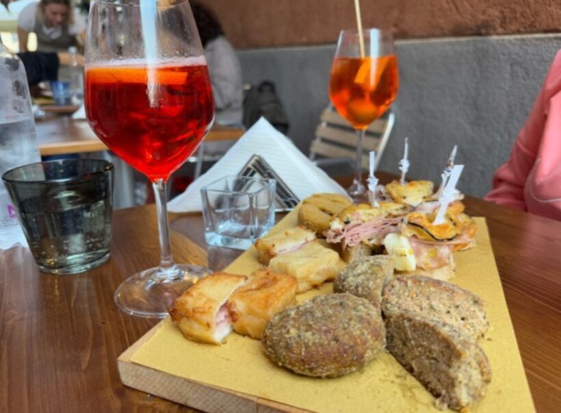 Venice: St. Mark's, Doges Palace, Rialto, and Gondola Tour - Lunch Break
