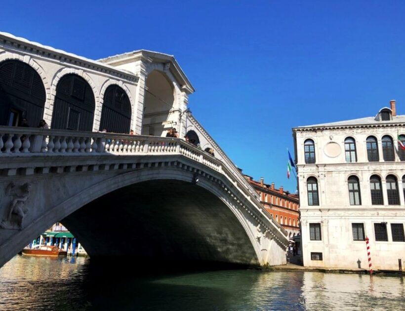 Venice: St. Mark's, Walking Tour and Gondola Combo - FAQ