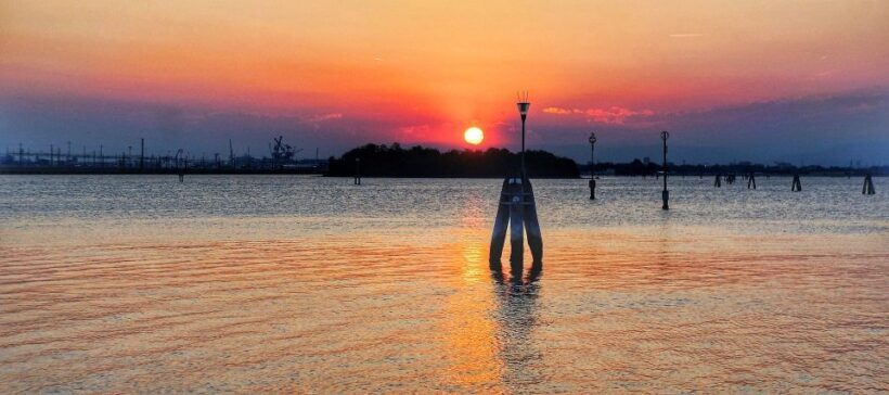 Venice: Sunset or Evening Gondola Tour - Exploring the Venice Gondola Tour: What You Can Expect