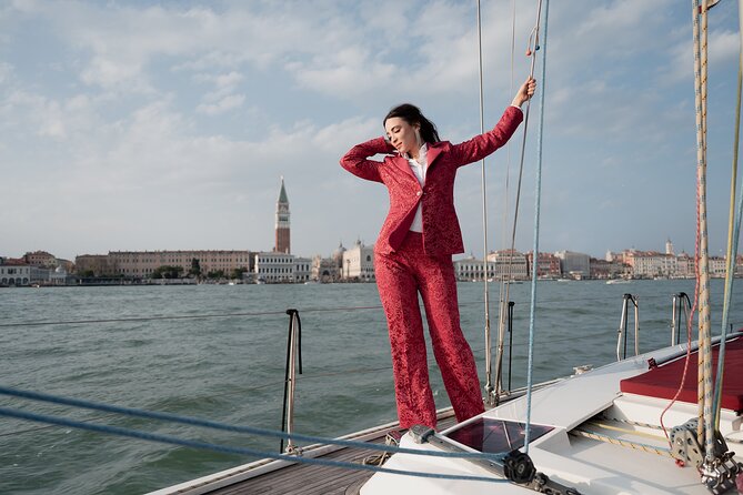 Venice Tour With Aperitif and Music on a Sailing Boat - Key Points