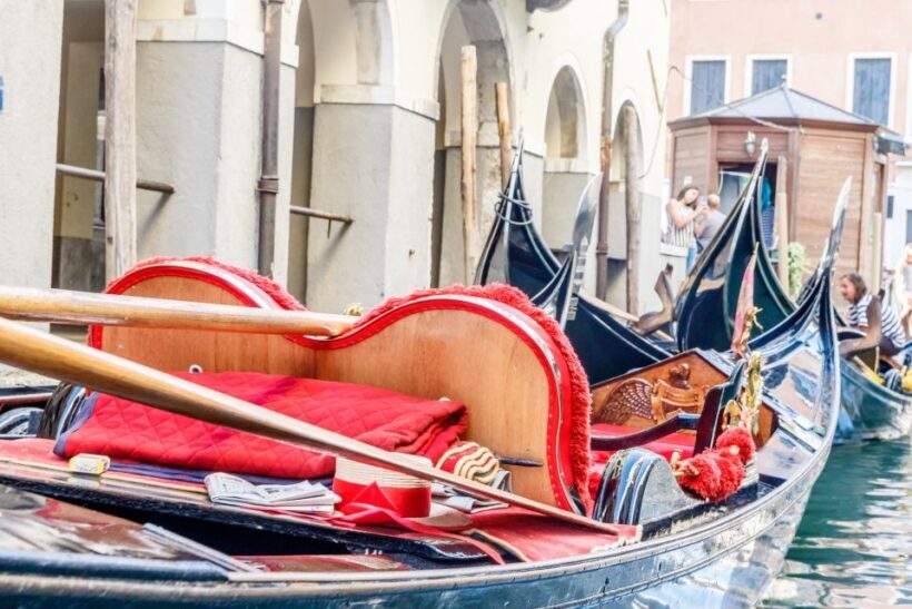 Venice: Traditional Shared Gondola Ride - Authenticity and Reviews: What Travelers Say