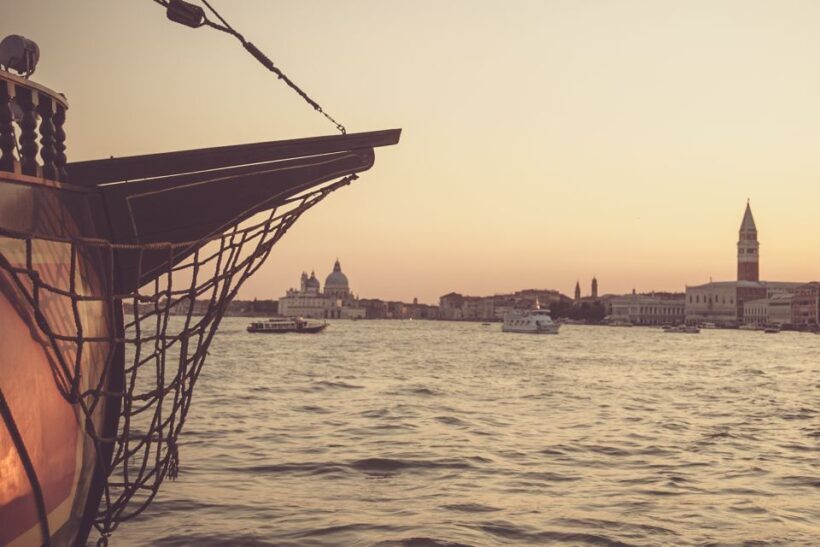 Venice: Venetian Lagoon Tour and Galleon Dinner - Key Points