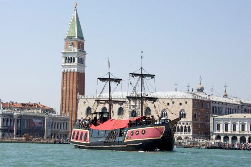 Venice: Venetian Lagoon Tour and Galleon Dinner - Seating Options and Views