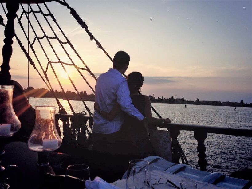 Venice: Venetian Lagoon Tour and Galleon Dinner - Practical Tips for Travelers