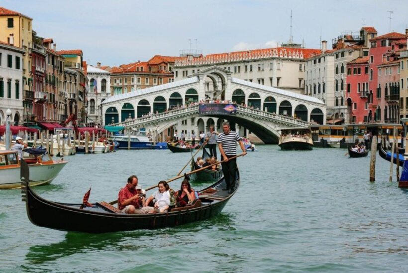 Venice Walk & Gondola Ride: Rialto to Grand Canal - Key Points