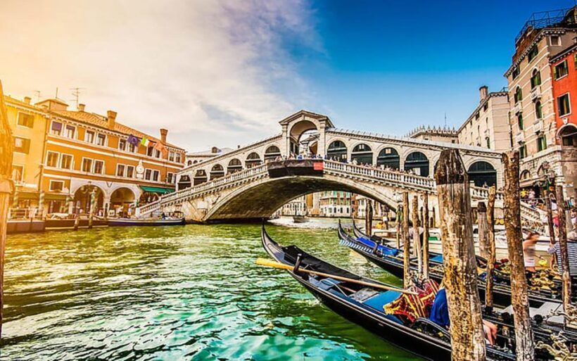 Venice Walk & Gondola Ride: Rialto to Grand Canal - The Cultural Heart: Teatro La Fenice and Beyond
