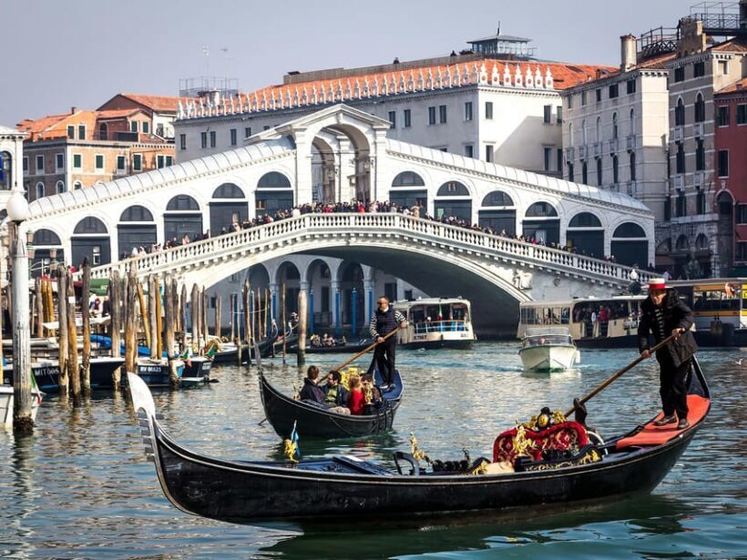 Venice's Private Gondola: Romantic Serenade - FAQ