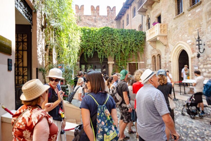 Verona: City Highlights & Street Food Walking Tour - Starting Point: Farmacia Internazionale