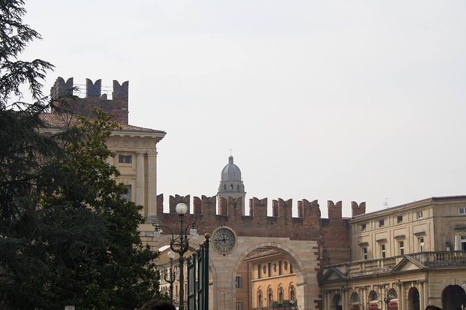 Verona City Sightseeing Walking Tour of Must-See Sites With Local Guide - Learn About Veronas Roman Heritage